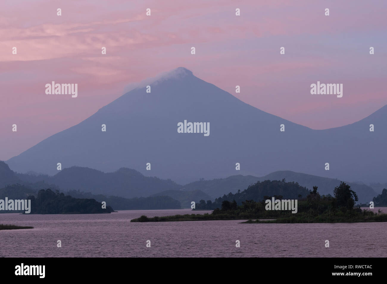 Virungas and volcanoes hi-res stock photography and images - Alamy