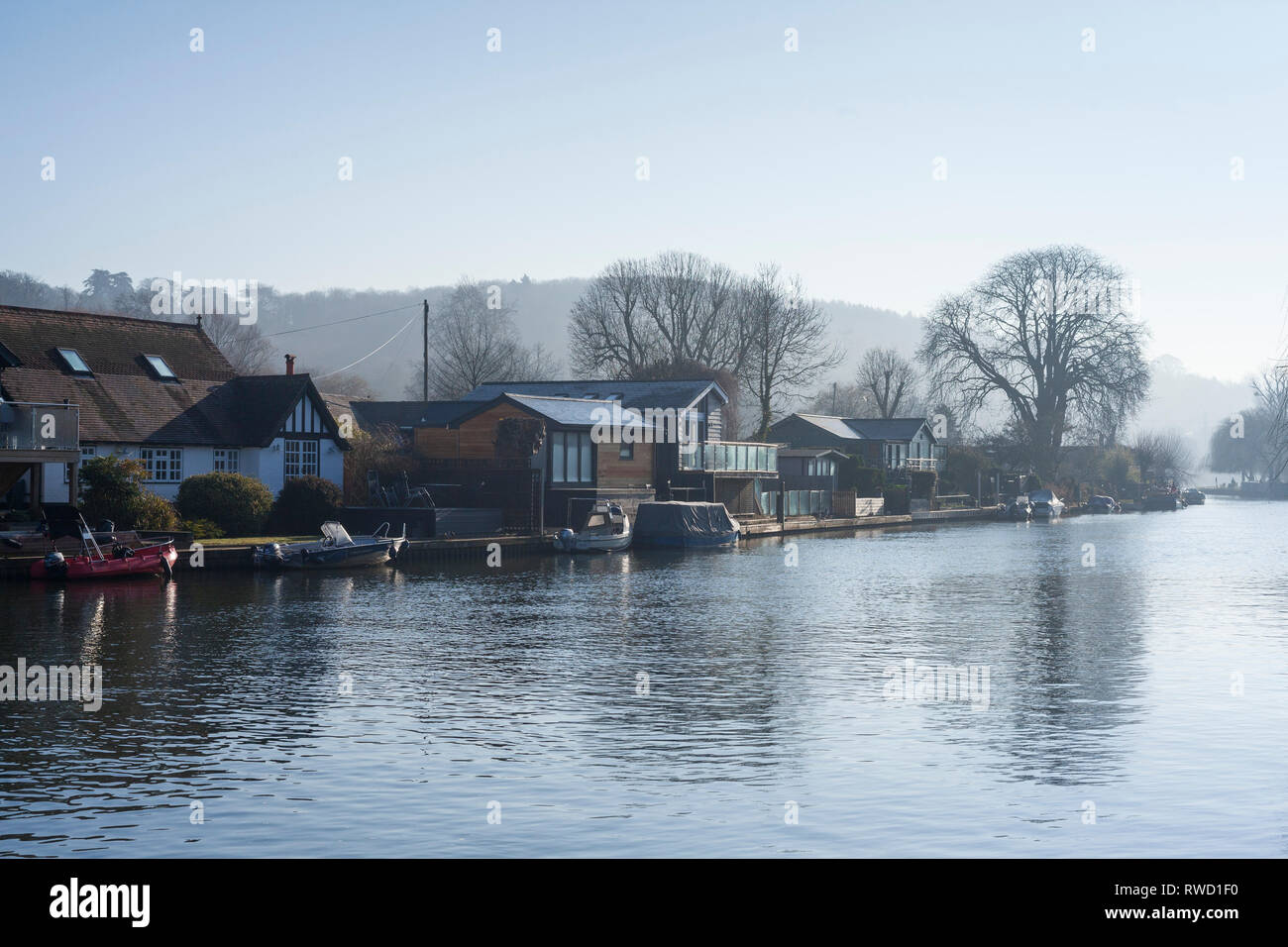 Henley on thames river hi-res stock photography and images - Alamy