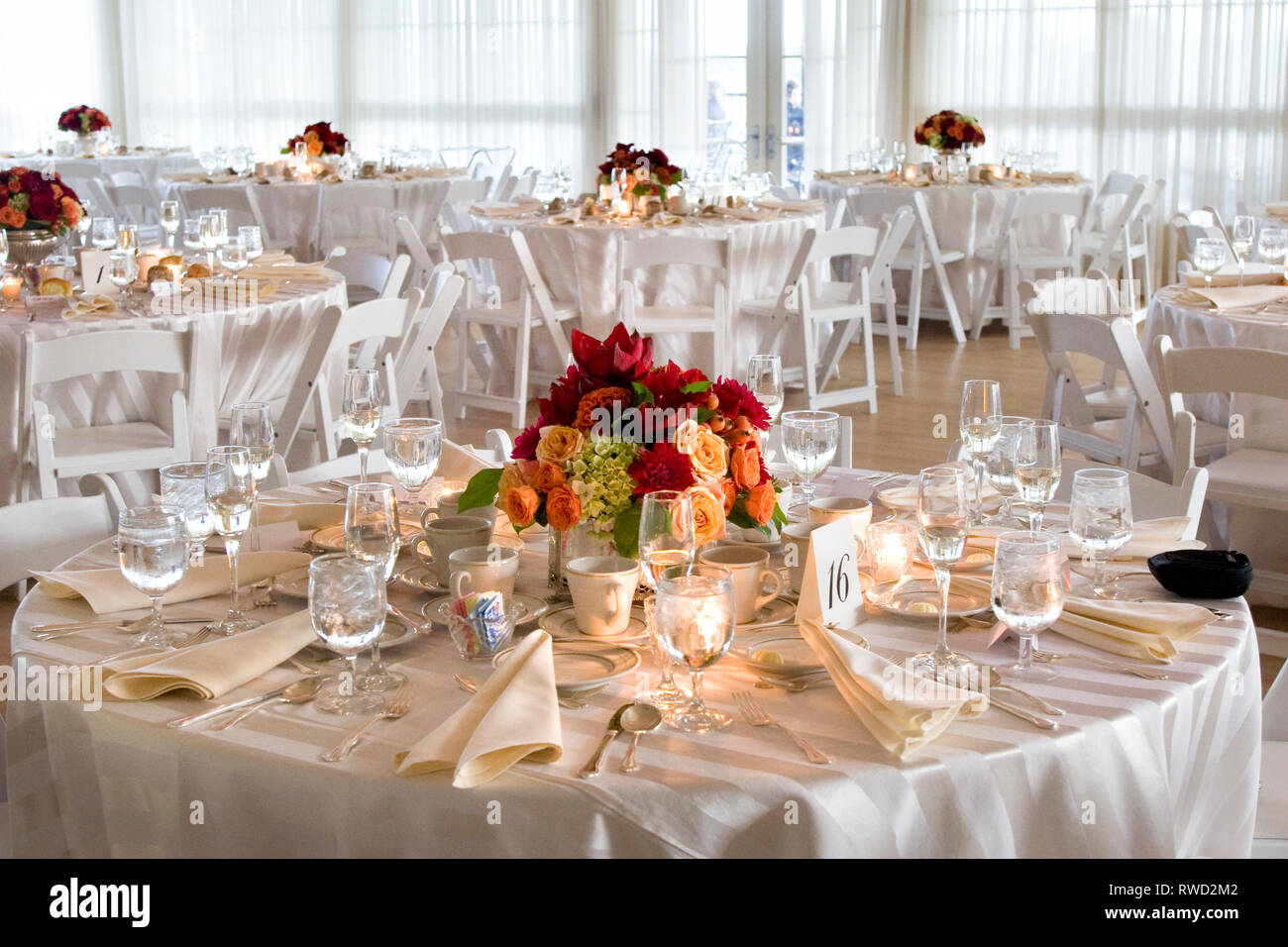 celebratory table settings Stock Photo - Alamy