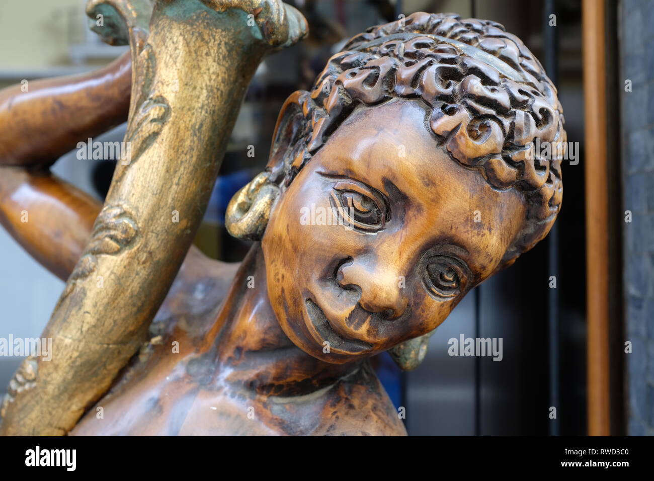 Carved figure of african woman Stock Photo - Alamy