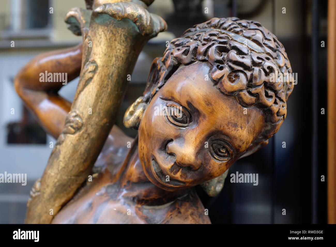 Carved figure of african woman Stock Photo - Alamy