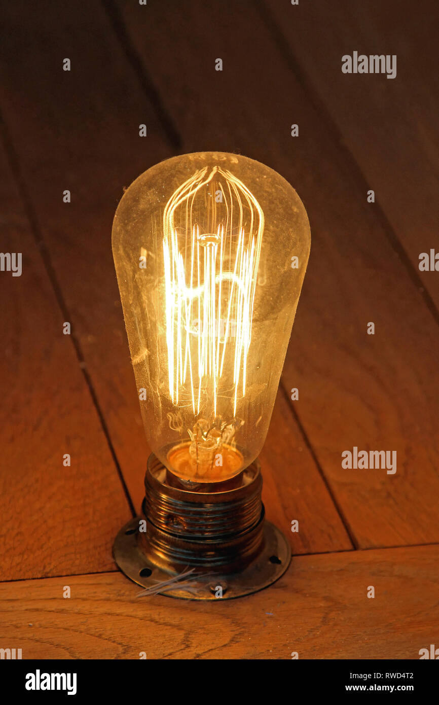 Vintage Style Antique Edison Incandescent Light Bulb Stock Photo - Alamy