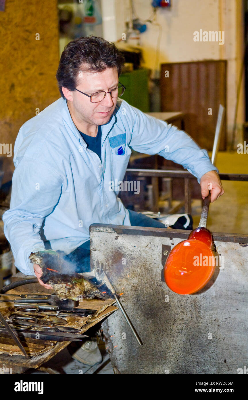 Venetian glass blowing hi-res stock photography and images - Alamy