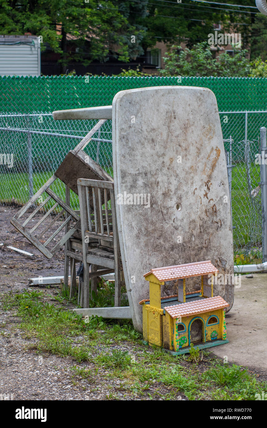 Taking out the trash hi-res stock photography and images - Alamy