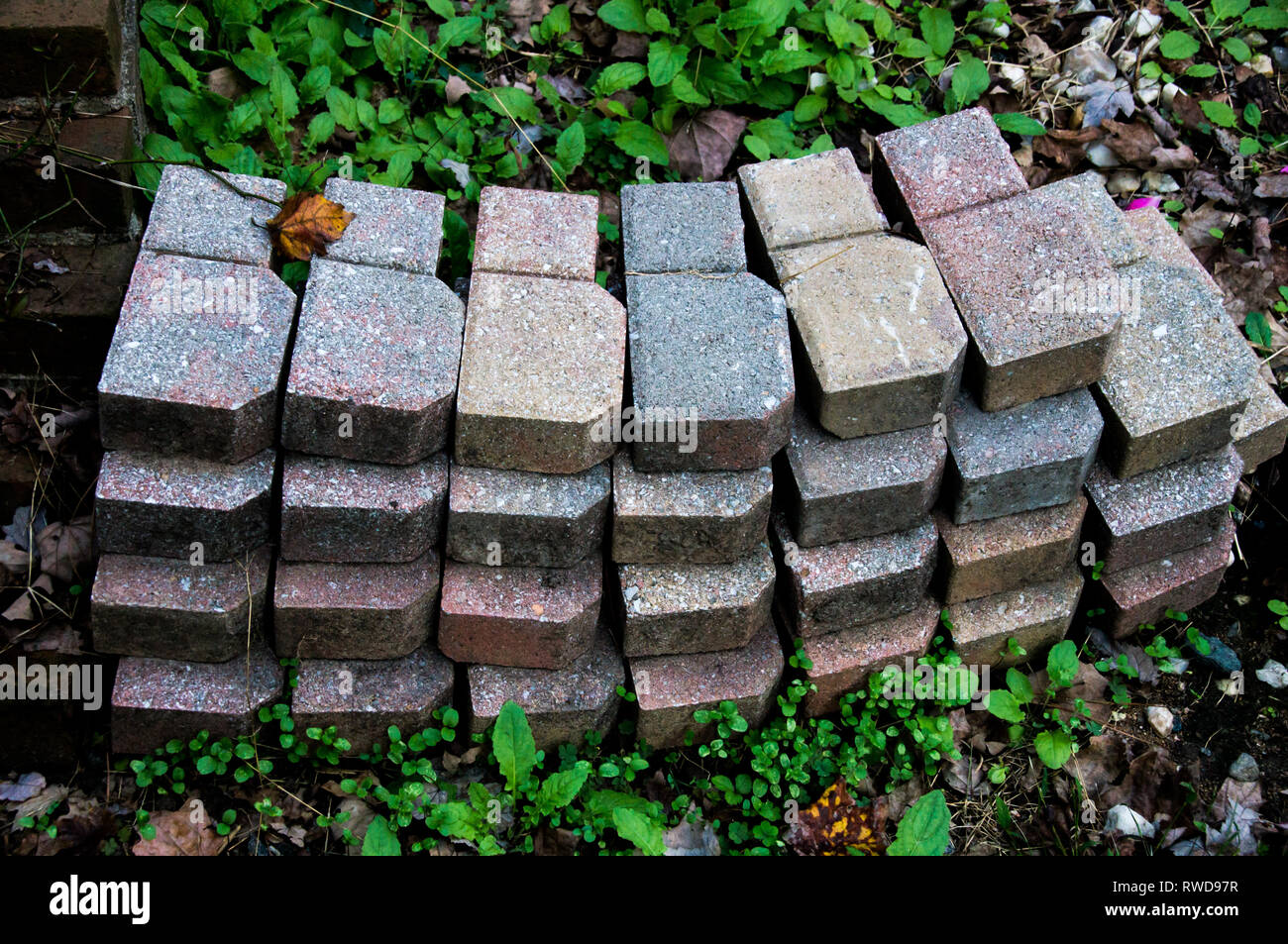 28 bricks stacked hi-res stock photography and images - Alamy