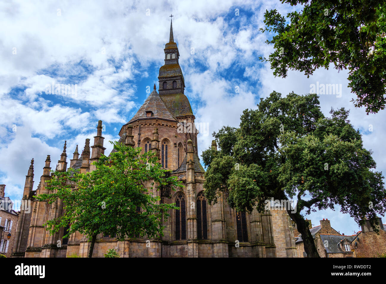Dinan cathedral hi-res stock photography and images - Alamy