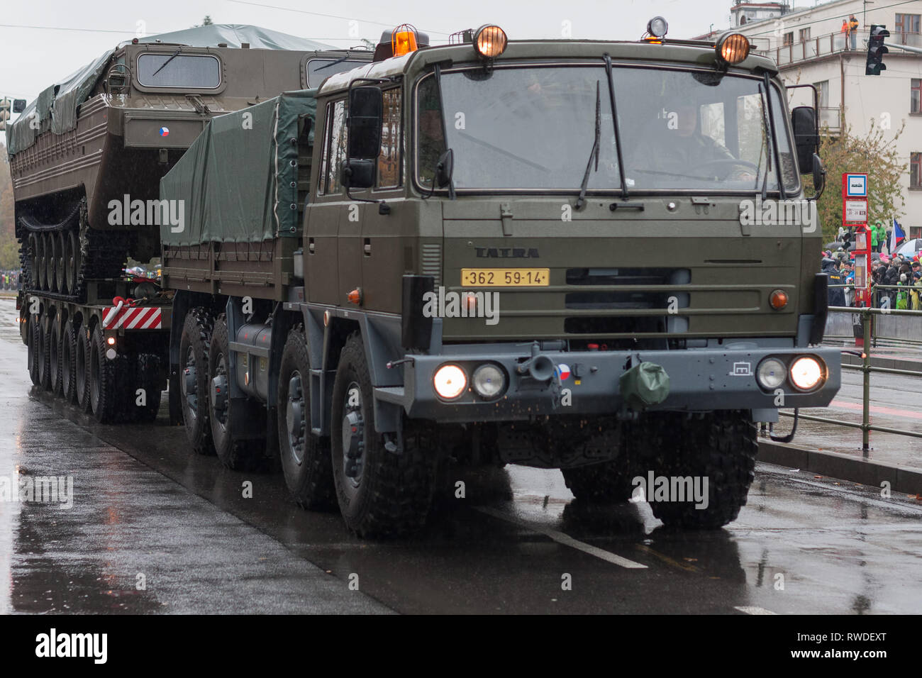 European street, Prague-October 28, 2018: Soldiers of Czech Army are ...