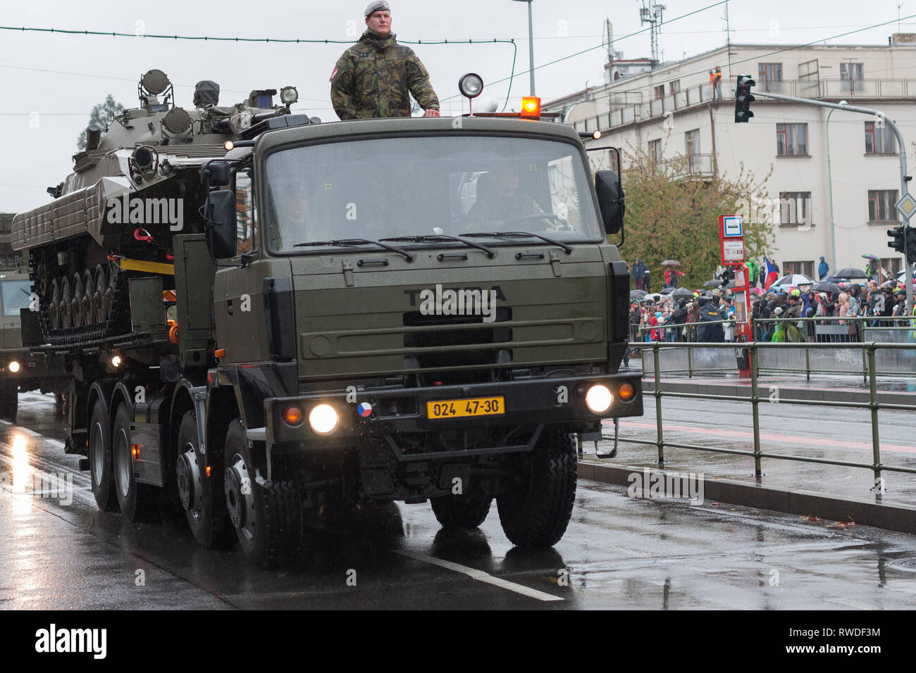 European street, Prague-October 28, 2018: Soldiers of Czech Army are ...
