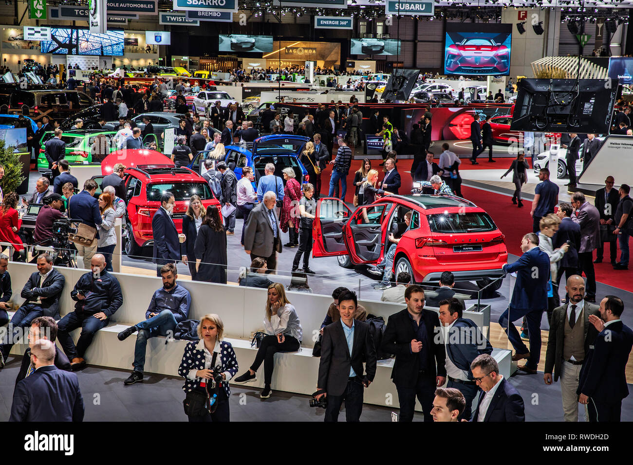 Auto stand hi-res stock photography and images - Alamy