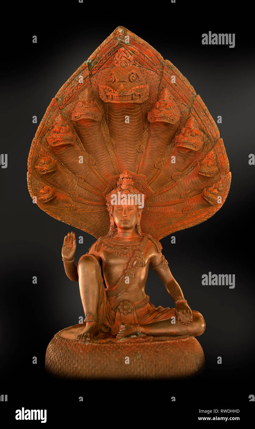 Statue of gautama buddha hi-res stock photography and images - Alamy