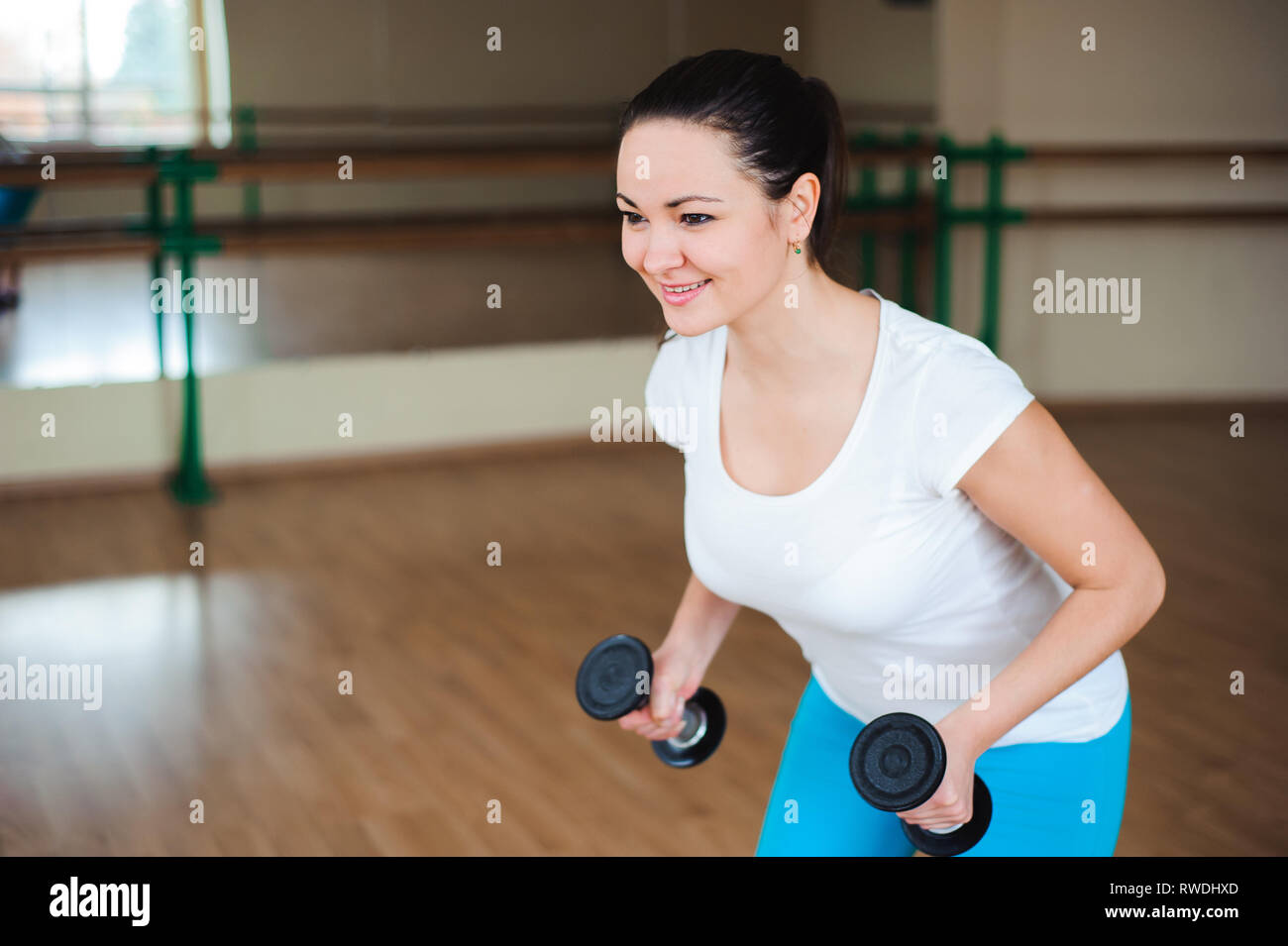 Fitness model doing bodybuilding workout with weights Stock Photo - Alamy