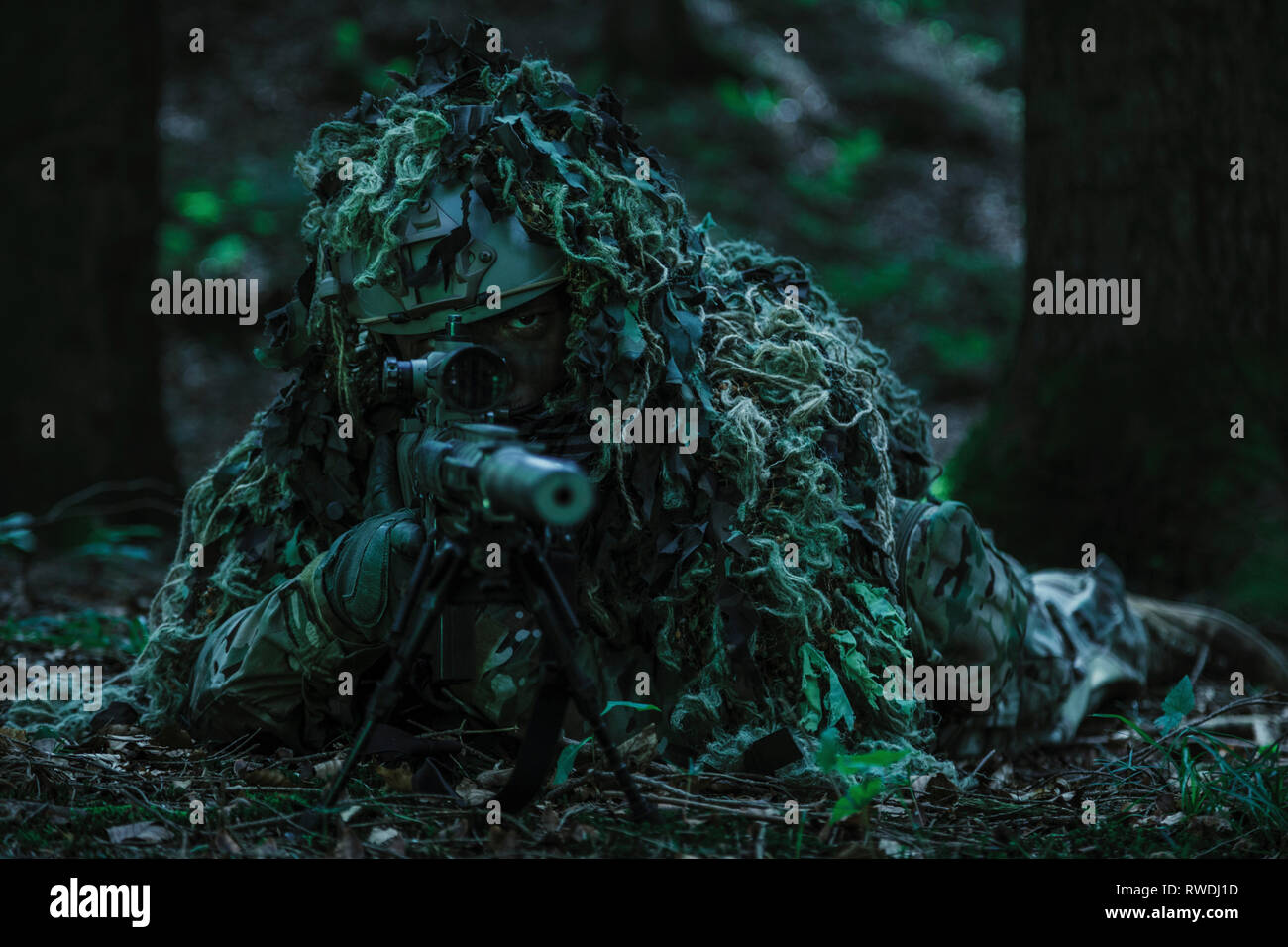 United States Army ranger sniper wearing ghillie suit Stock Photo - Alamy