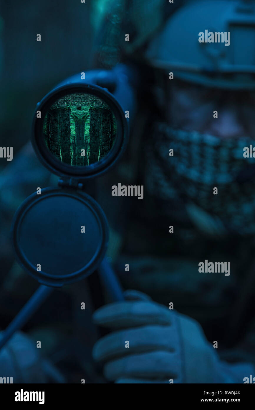 Us army reconnaissance commando forest hi-res stock photography and ...