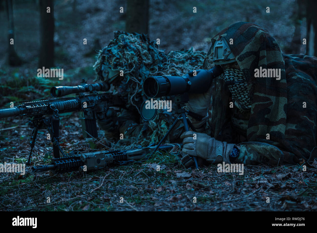Us army reconnaissance commando forest hi-res stock photography and ...