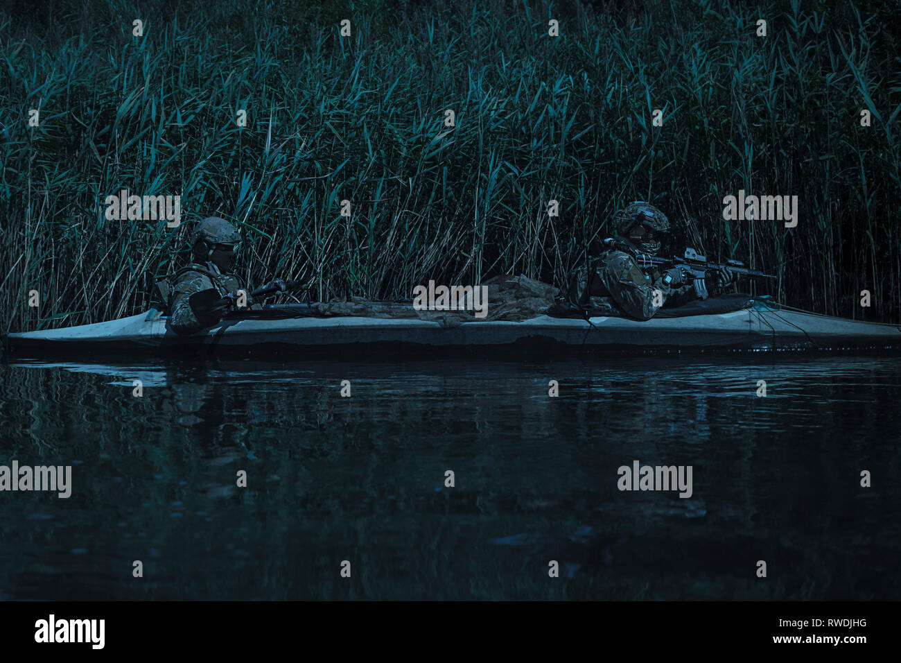 Special forces operators in a military kayak Stock Photo - Alamy