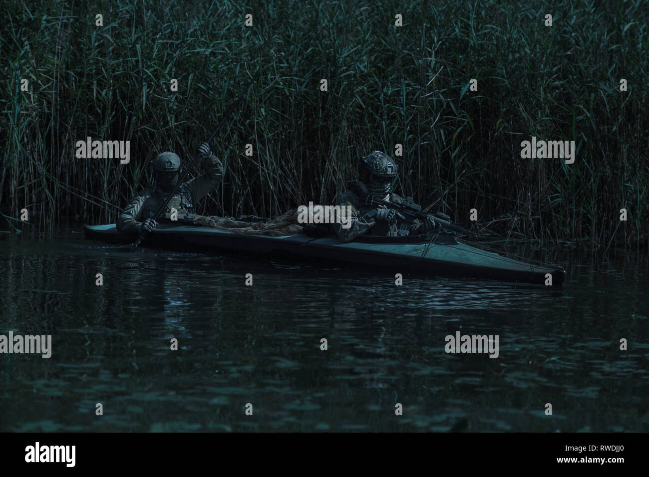 Special forces operators in a military kayak Stock Photo - Alamy