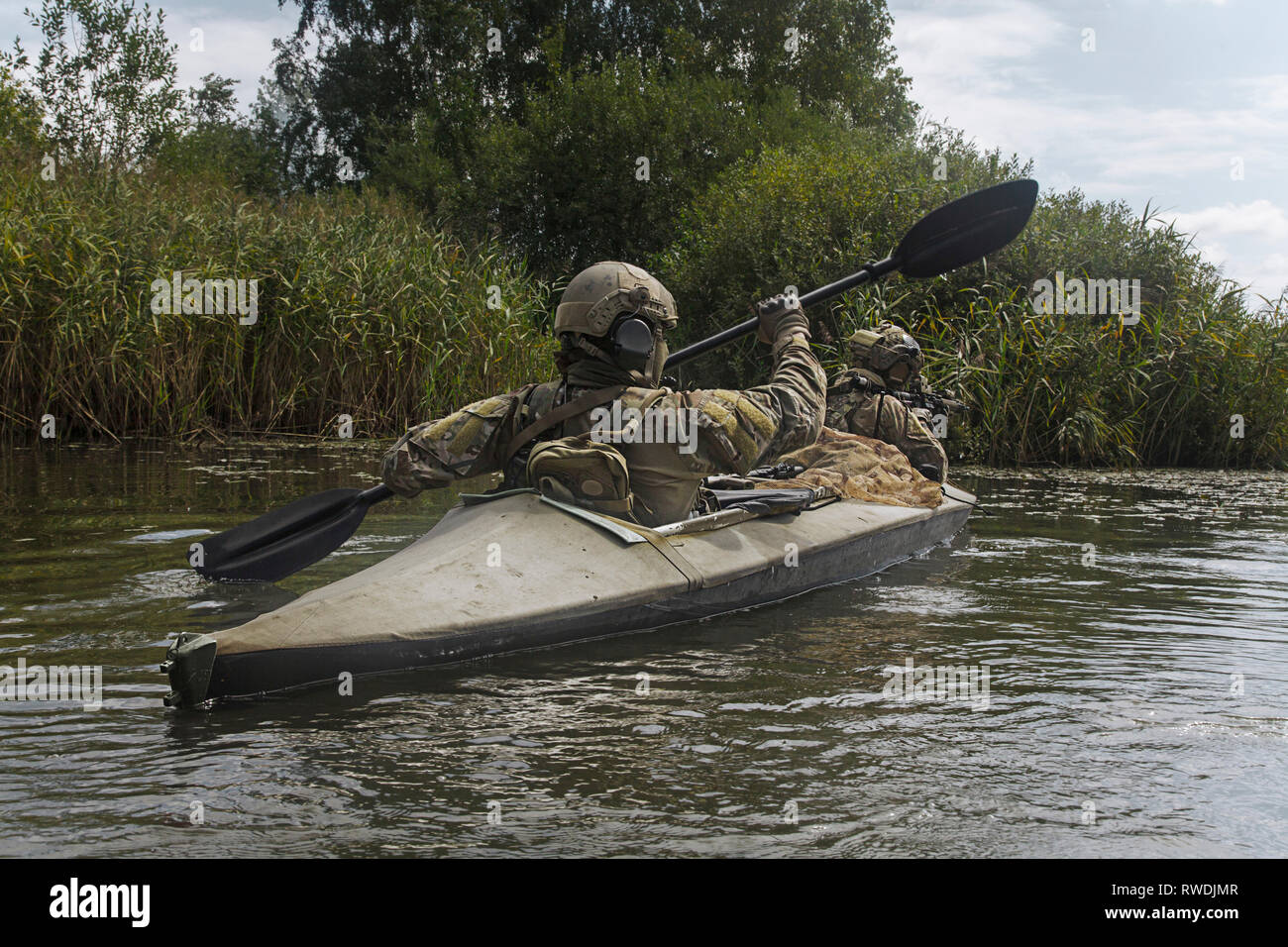 Special forces operators in a military kayak Stock Photo - Alamy