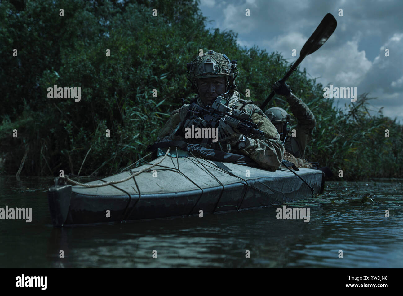 Special forces operators in a military kayak Stock Photo - Alamy