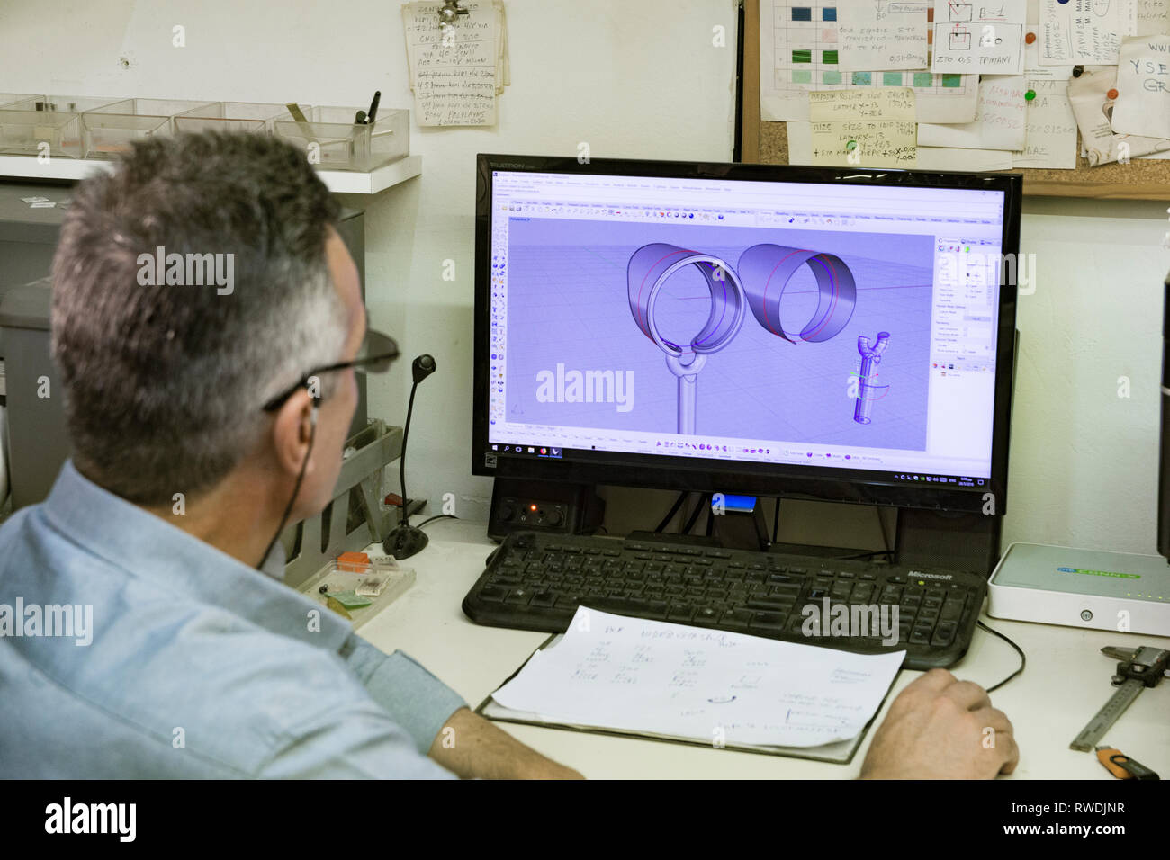 Lab technician computer screen hi-res stock photography and images - Alamy