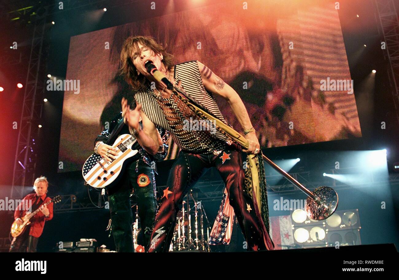 Steven Tyler Aerosmith High Resolution Stock Photography and Images - Alamy