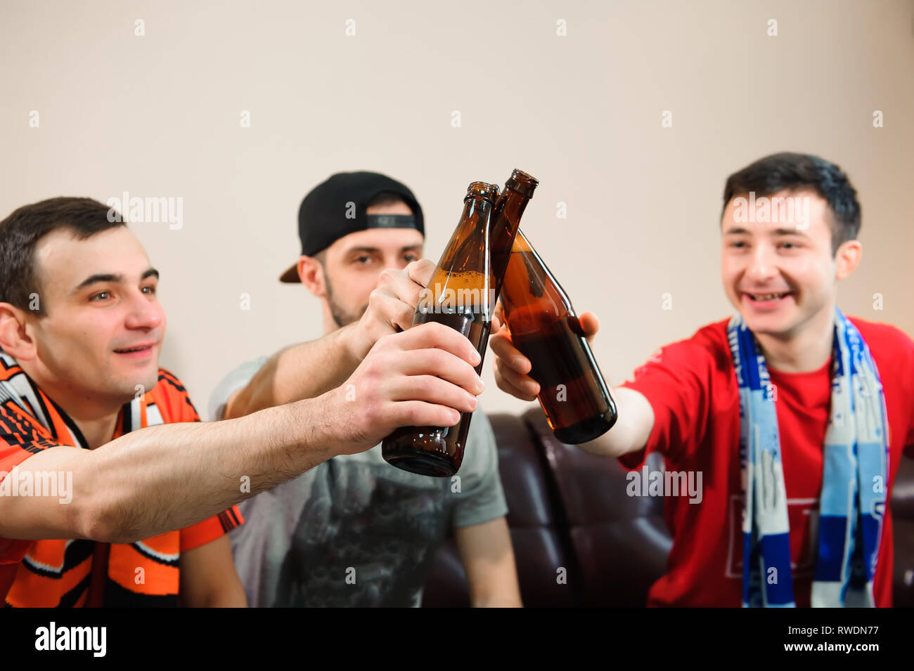 Drinking root beer hi-res stock photography and images - Alamy