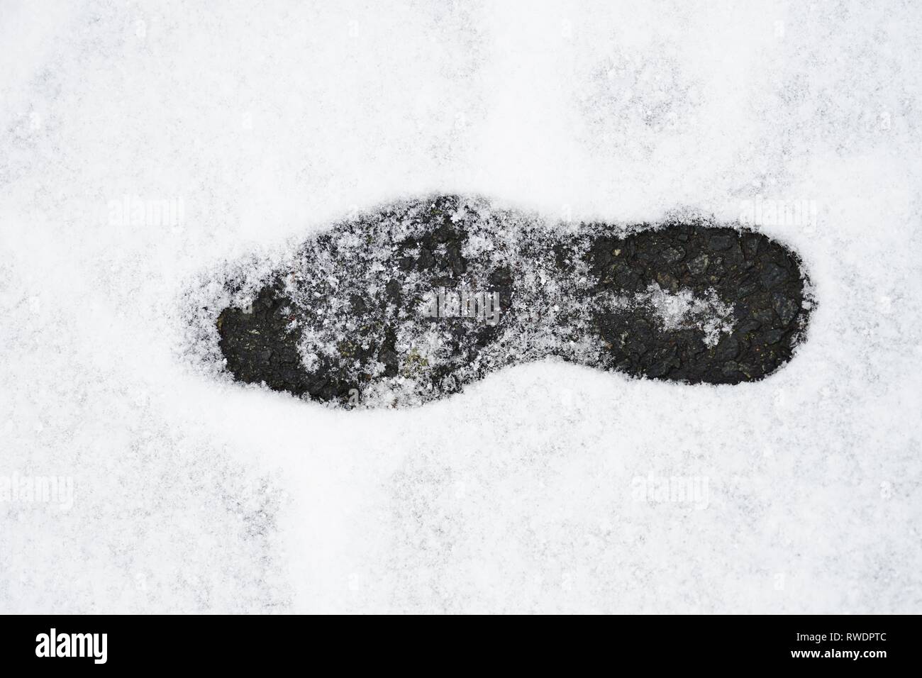 Footsteps in the fresh white snow Stock Photo - Alamy Footsteps in the fresh white snow Stock Photo - Alamy