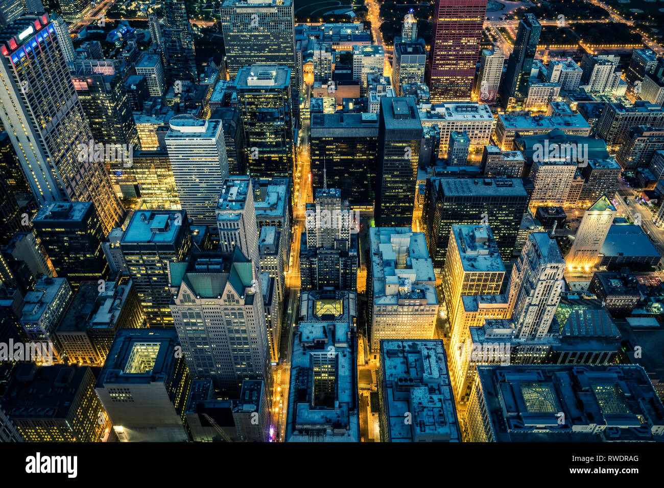 Night blue sky chicago hi-res stock photography and images - Alamy