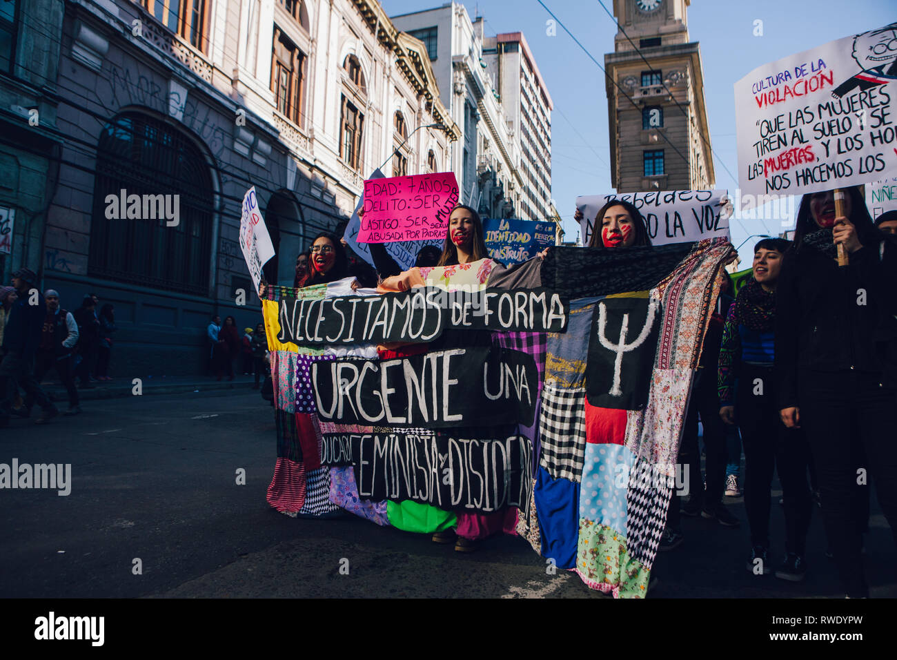 Chile women building hi-res stock photography and images - Alamy
