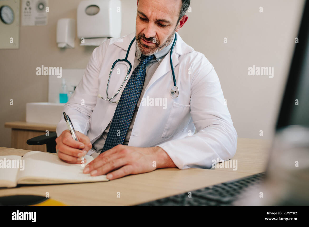 Professional writing hi-res stock photography and images - Alamy