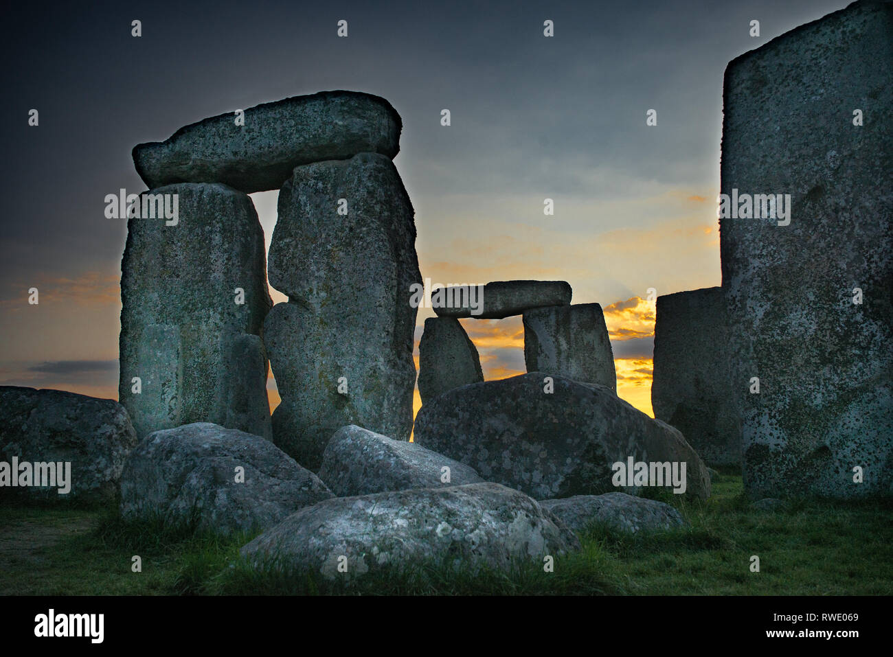 Stonehenge Sunset High Resolution Stock Photography and Images - Alamy