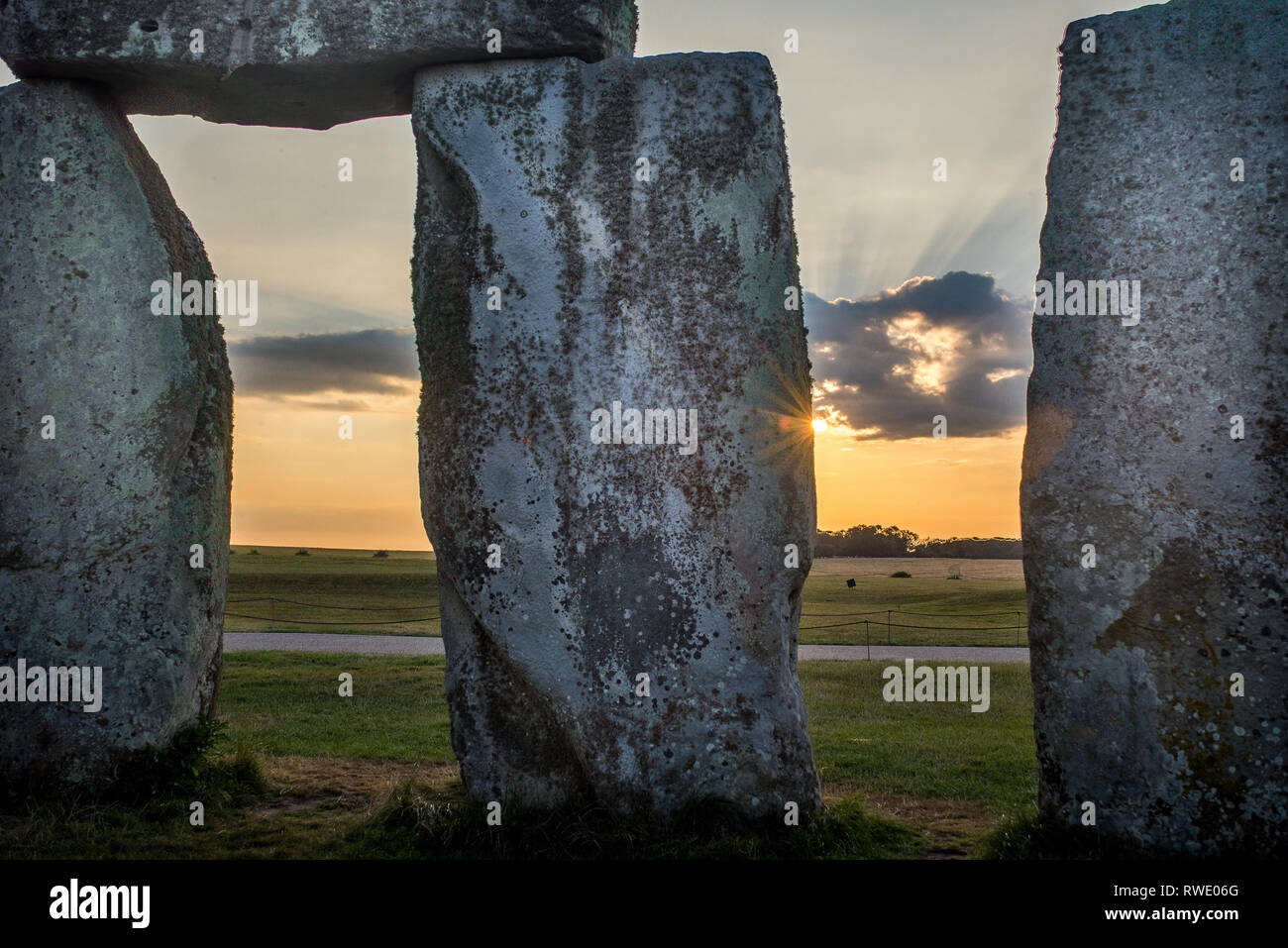 Stonehenge sunset hi-res stock photography and images - Alamy