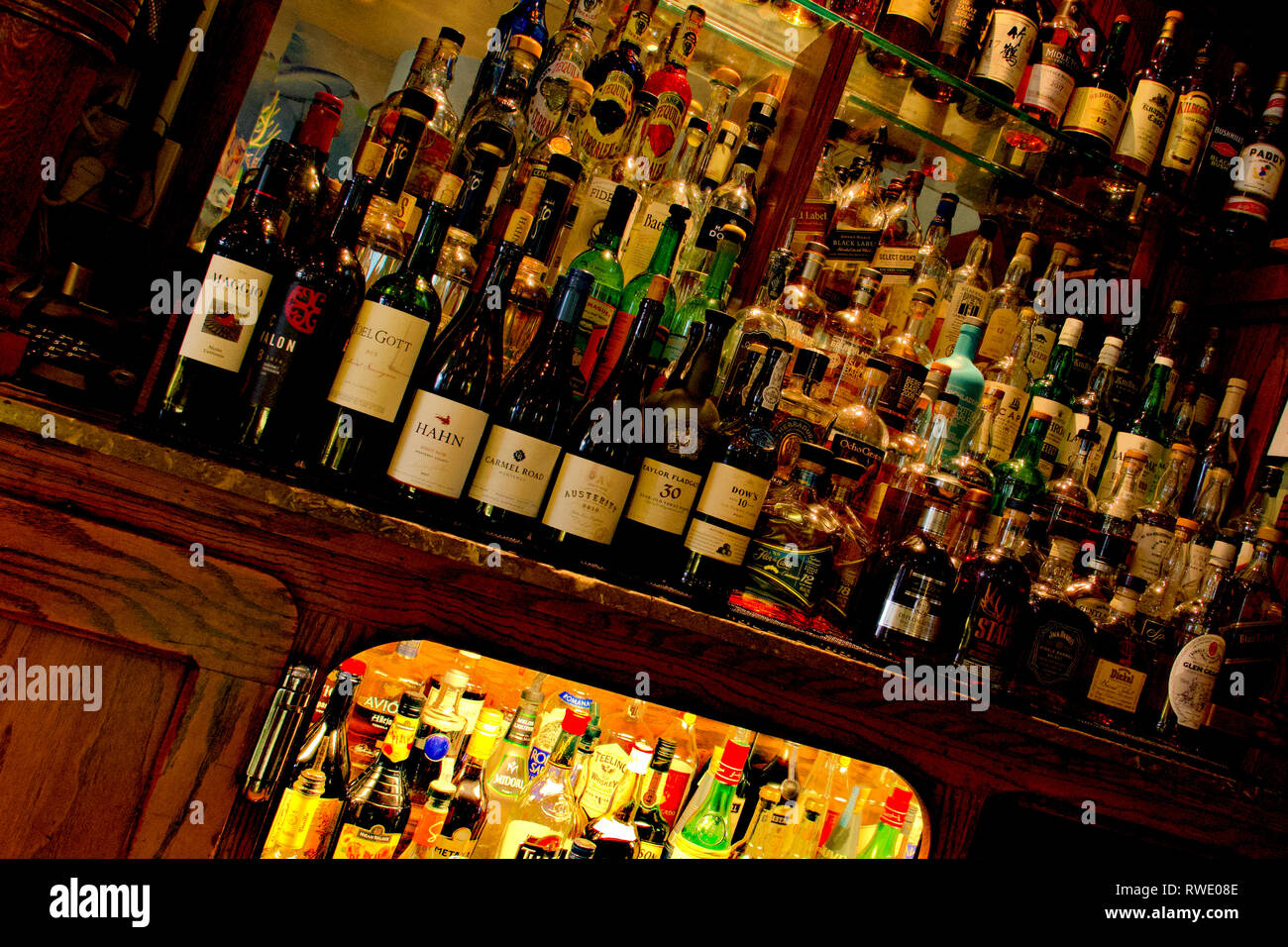 Generic bottles hi-res stock photography and images - Alamy