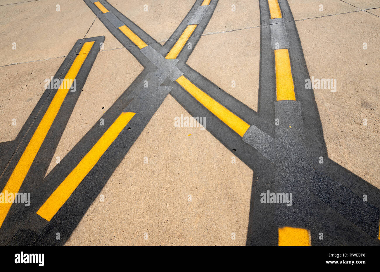 Runway airport tarmac asphalt hi-res stock photography and images - Alamy