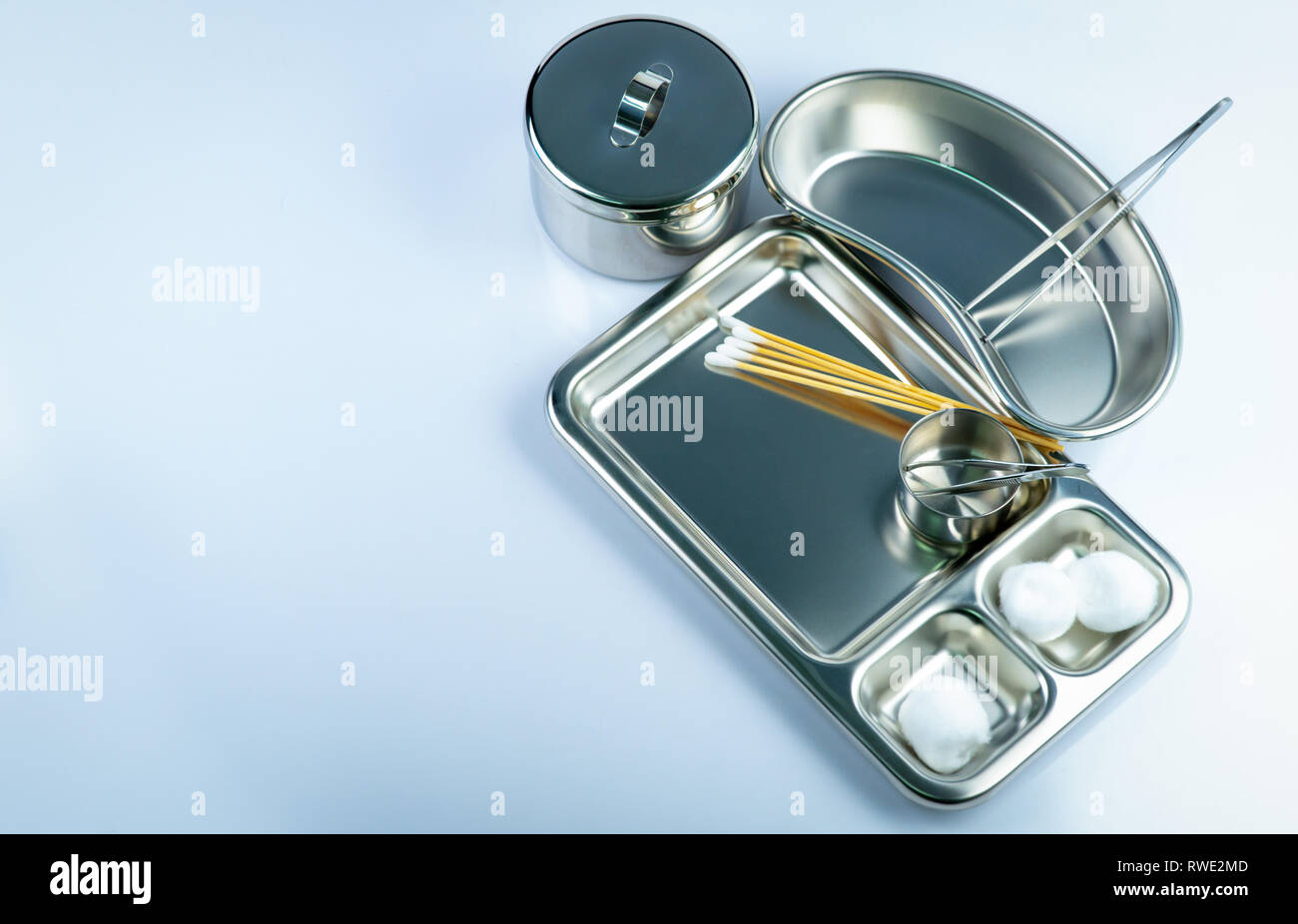 Dressing forceps hi-res stock photography and images - Alamy