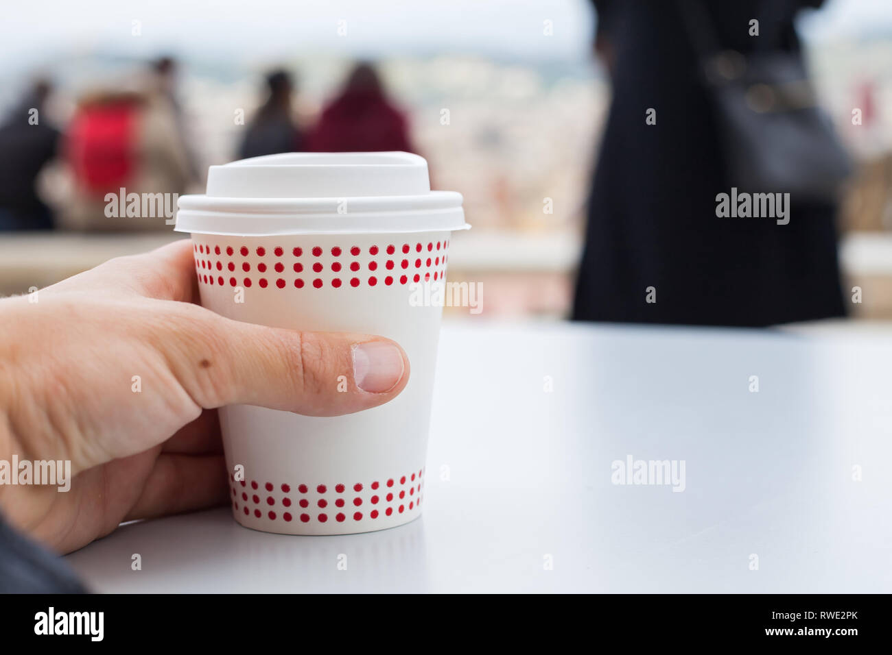 Close up picture of human hand holding coffee to go Stock Photo - Alamy