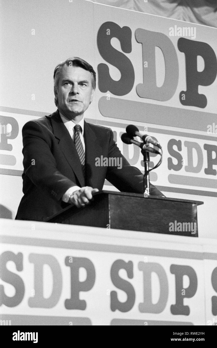 Dr david owen hi-res stock photography and images - Alamy