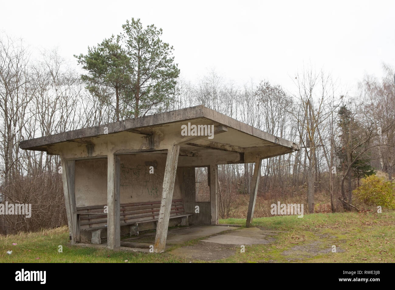 Concrete shelter bus hi-res stock photography and images - Alamy