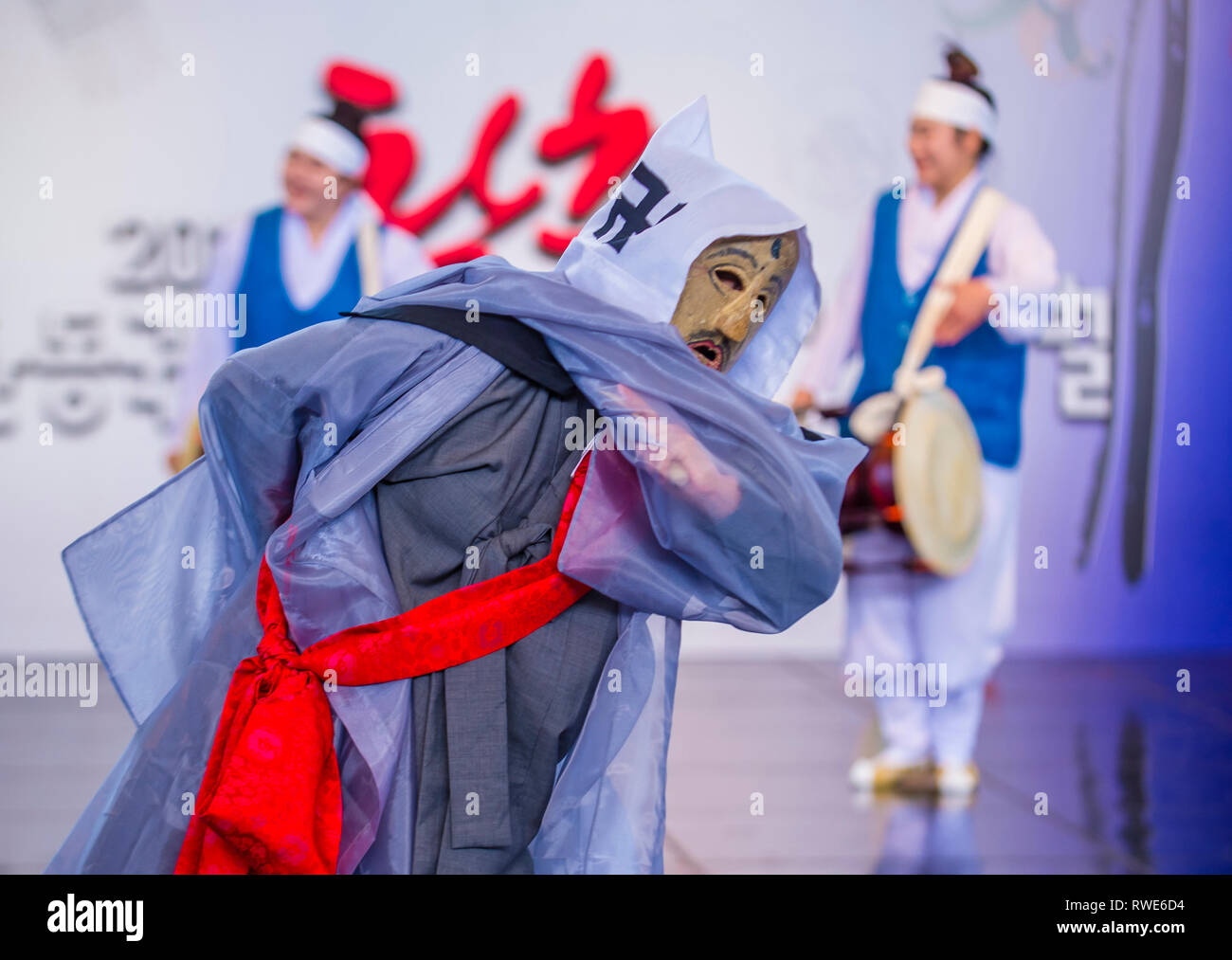 Actors performing the traditinal Korean Maskdance at Andong South Korea ...