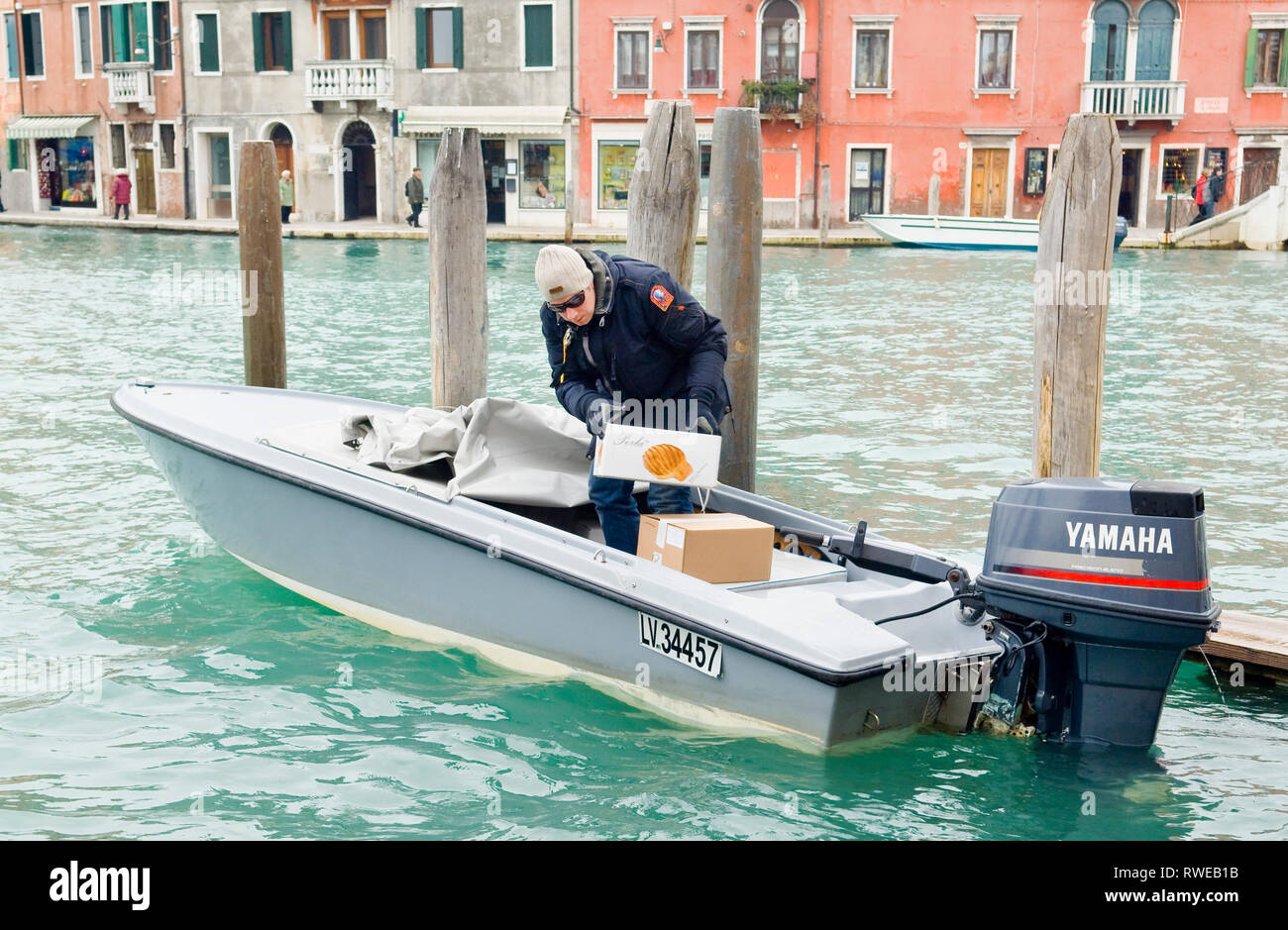 Start motor boat hi-res stock photography and images - Alamy