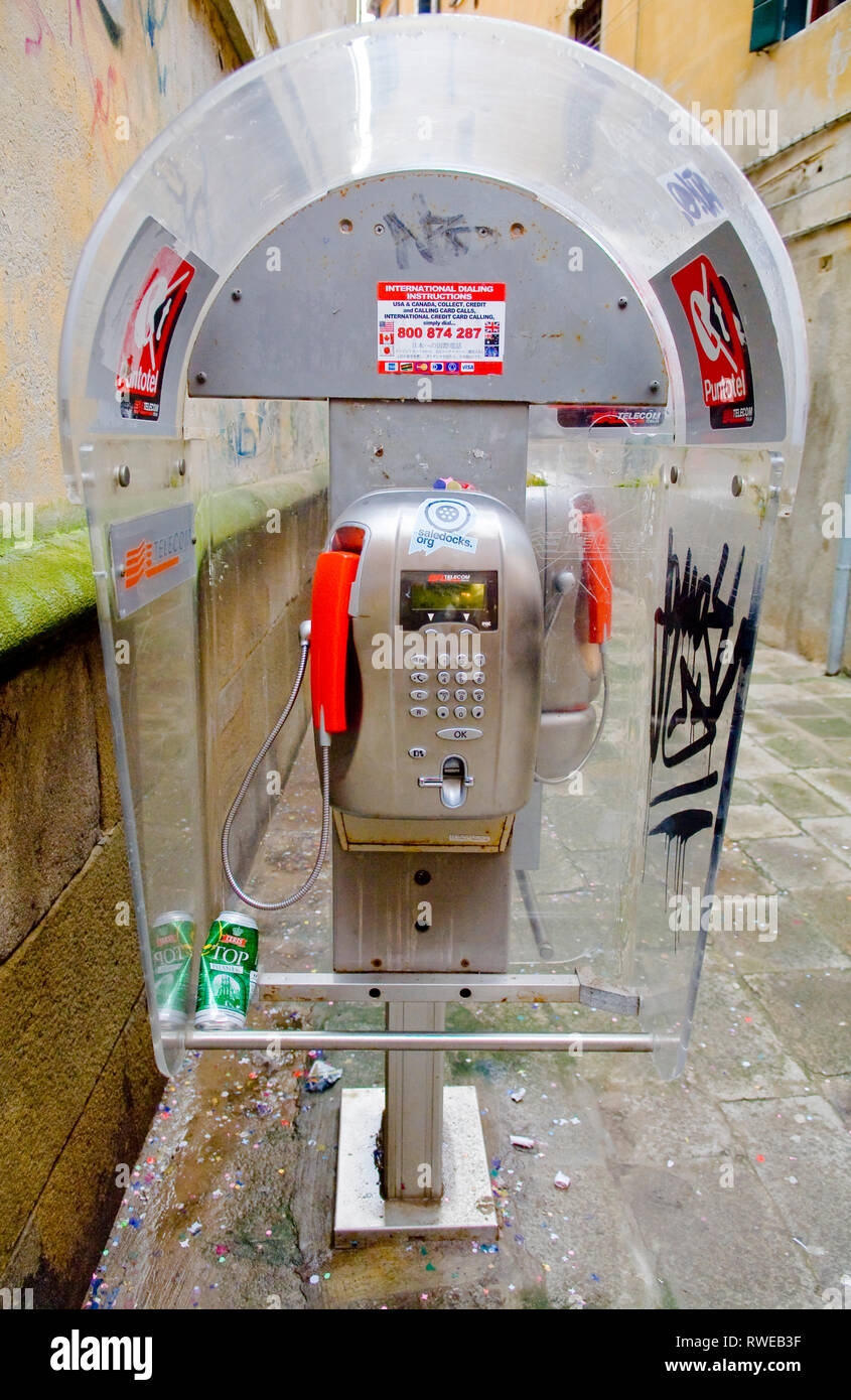 Telephone Box Graffiti High Resolution Stock Photography and Images - Alamy