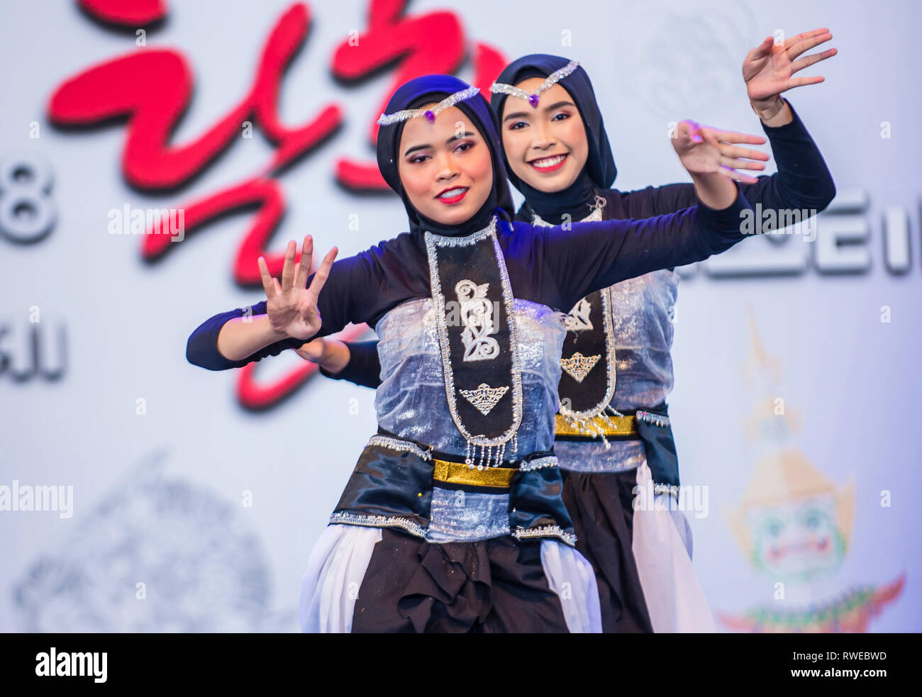 Indonesian dancers from Sma Nasima Semaran dance groupe perform at the ...