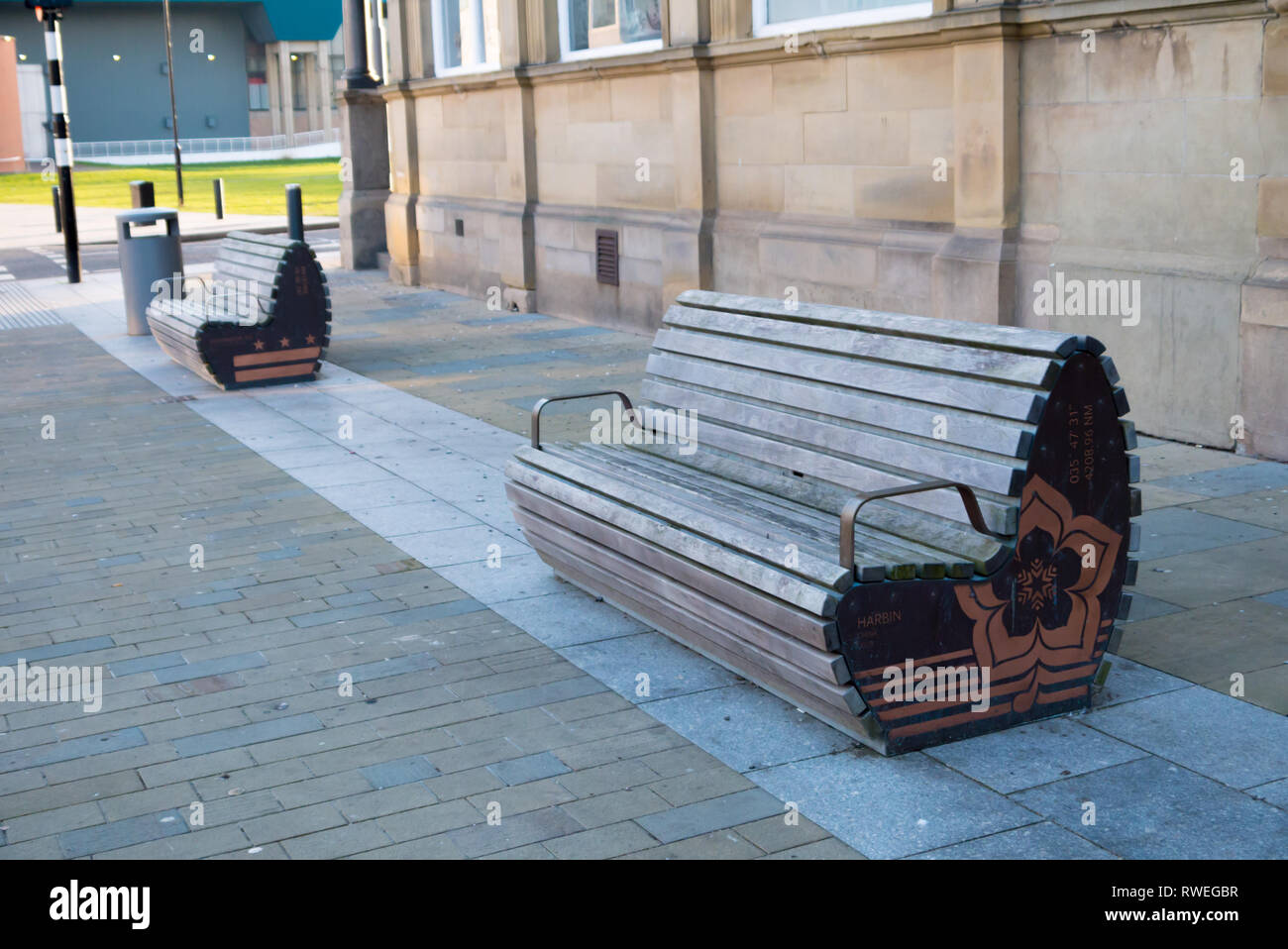 Public seating hi-res stock photography and images - Alamy