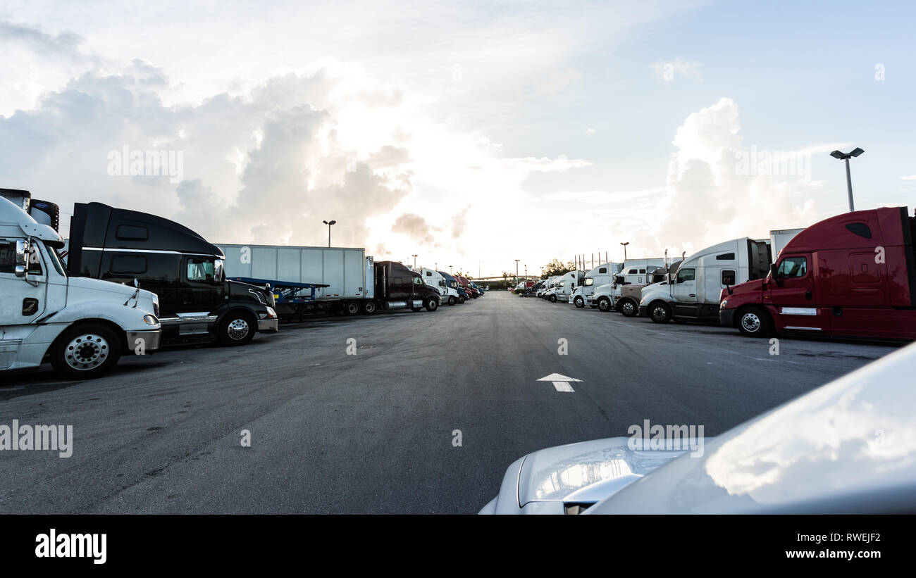 Trucks, dry van, refer, flatbed, driver Stock Photo - Alamy