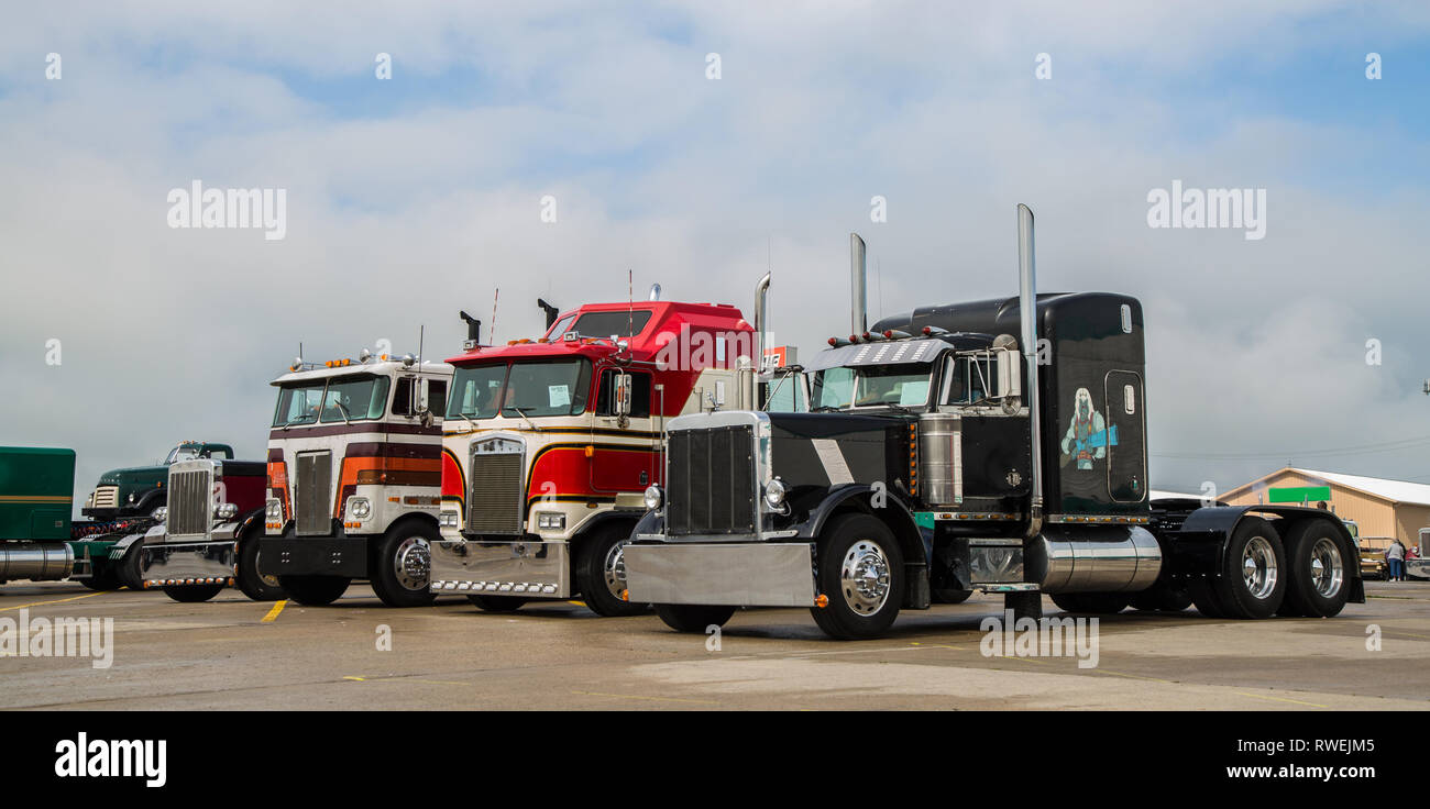 Trucks, dry van, refer, flatbed, driver Stock Photo - Alamy