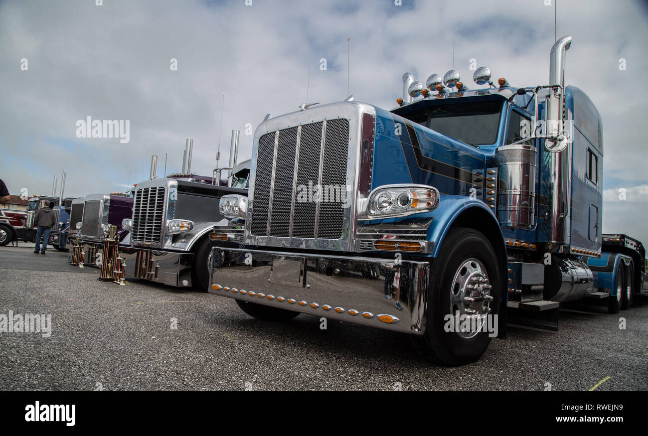 Trucks, dry van, refer, flatbed, driver Stock Photo - Alamy