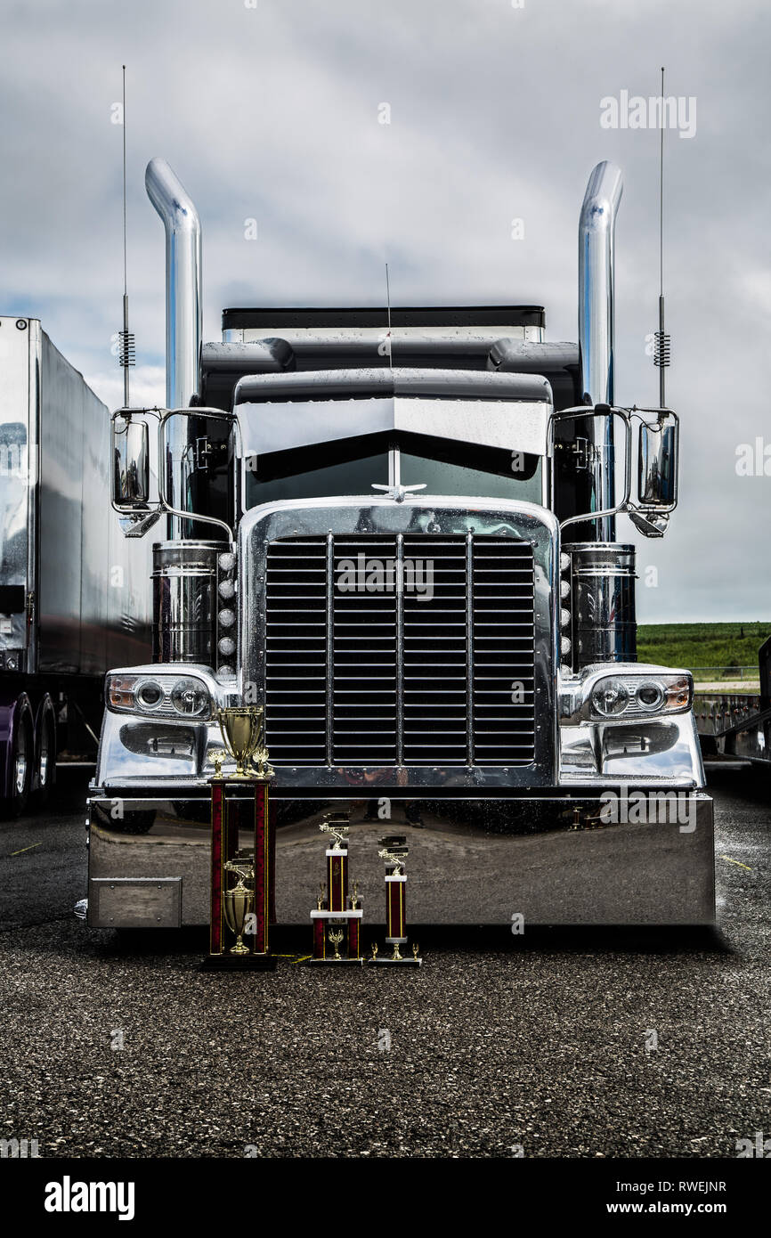 Trucks, dry van, refer, flatbed, driver Stock Photo - Alamy