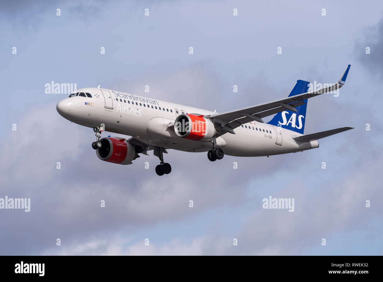 Aircraft flight ireland hi-res stock photography and images - Alamy