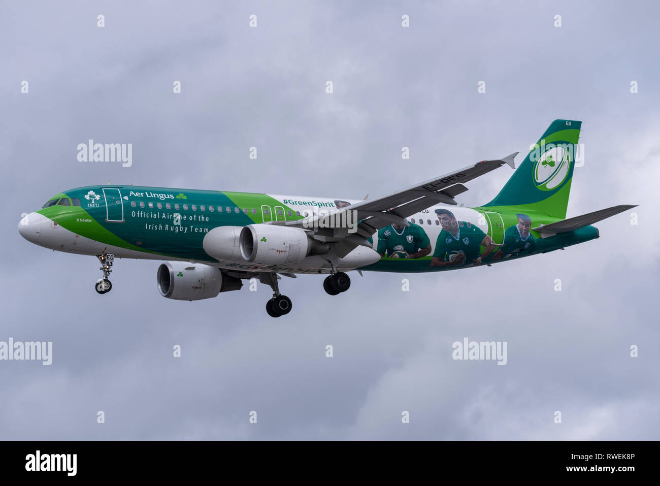 Irish rugby team livery hi-res stock photography and images - Alamy