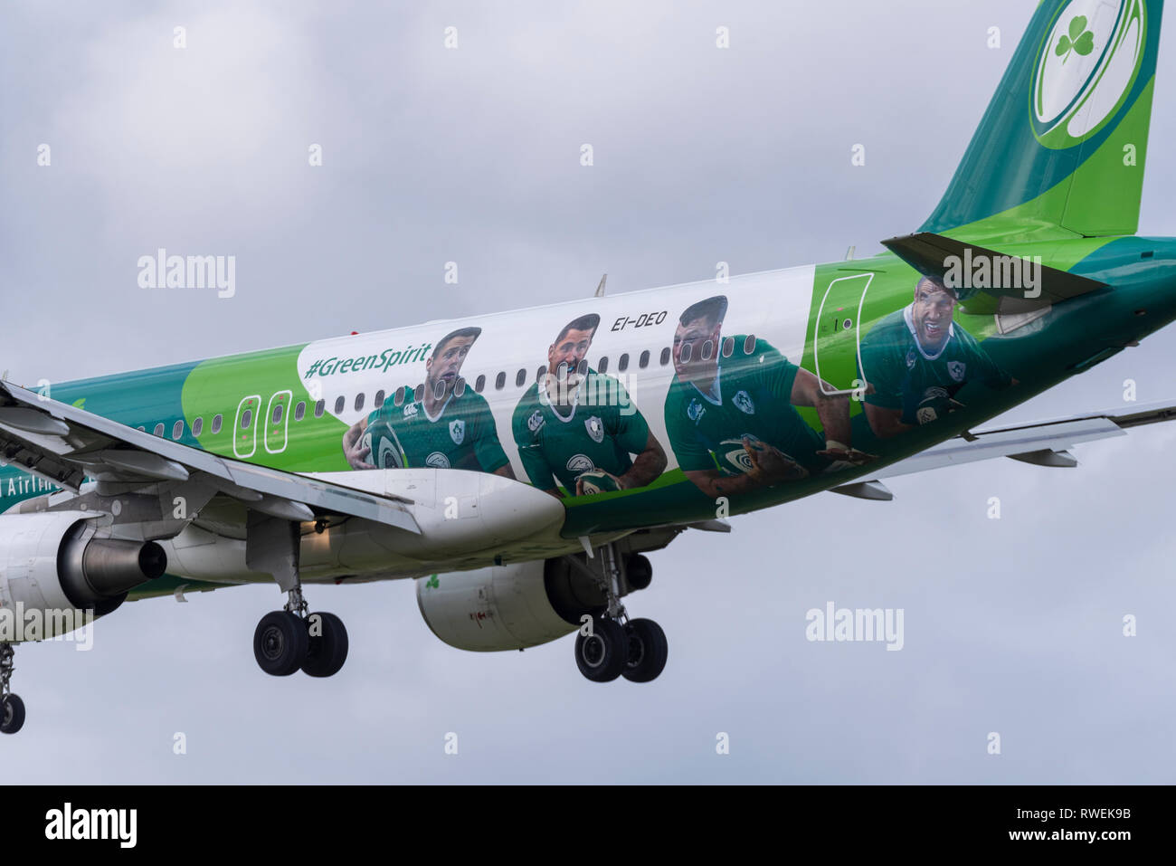 Irish Rugby Team Livery High Resolution Stock Photography and Images ...