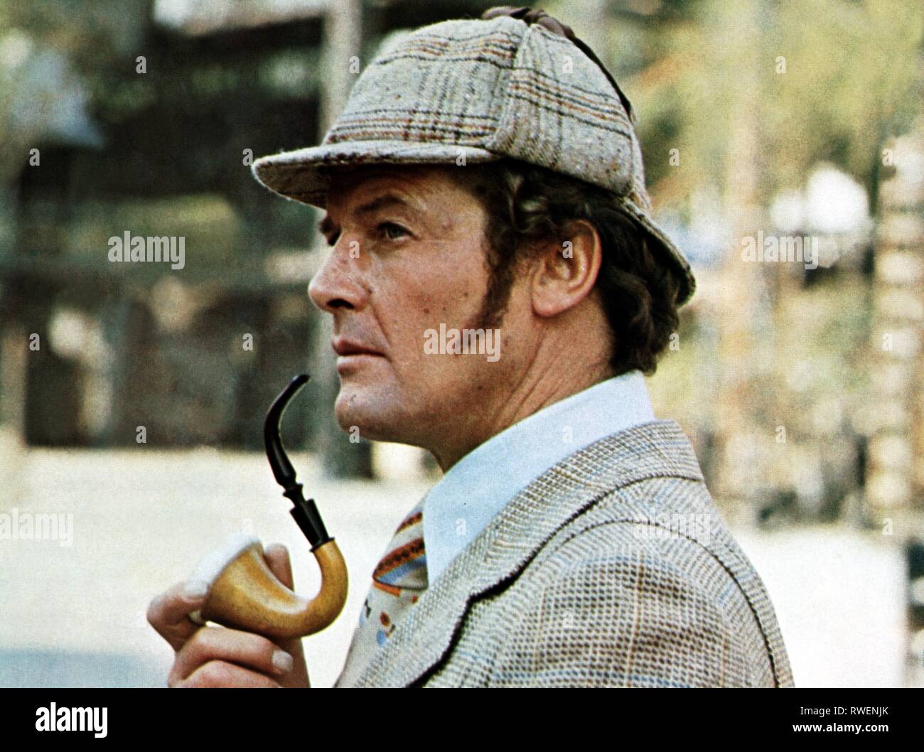ROGER MOORE, SHERLOCK HOLMES IN NEW YORK, 1976 Stock Photo - Alamy